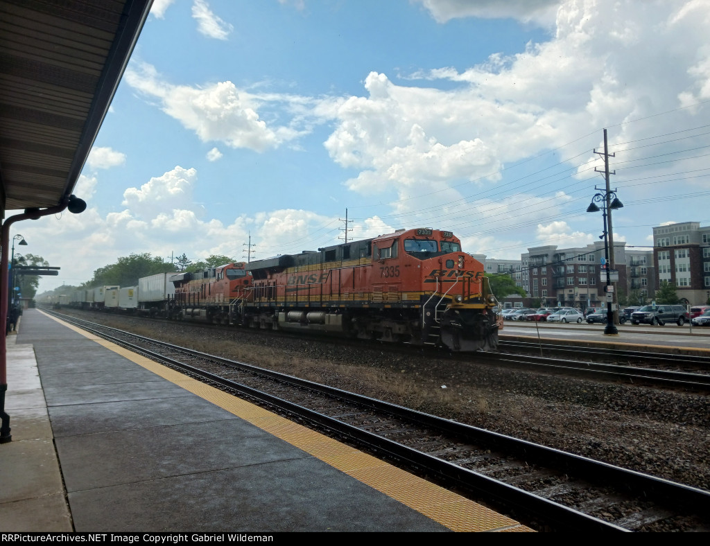 BNSF 7369 & BNSF 7335 DPUs